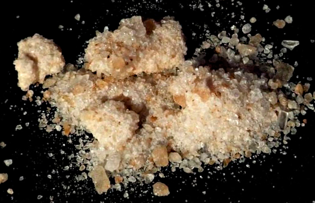 Pink Champagne: Nova droga parece cristais rosa e já faz vítimas | Capricho