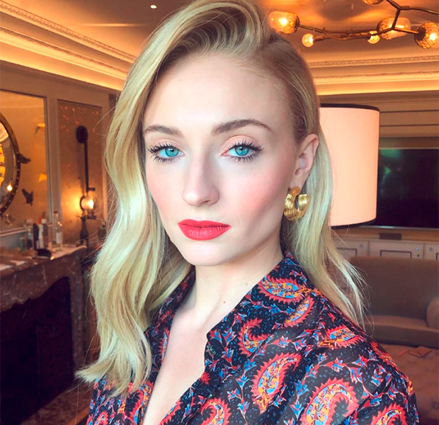 Sophie Turner Está Maravilhosa De Franja Curta Capricho