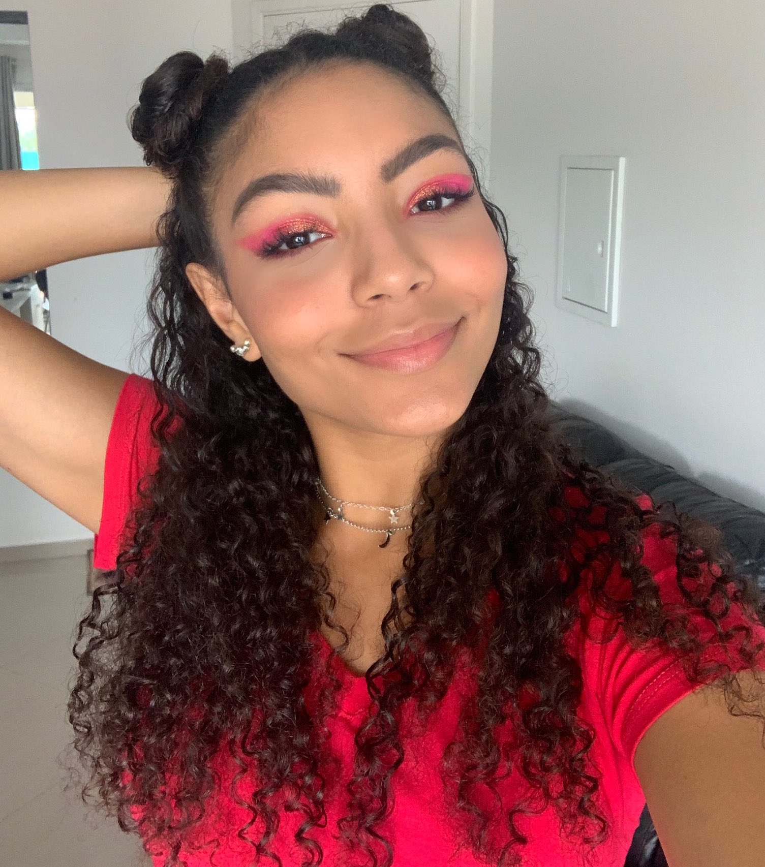 Any Gabrielly, do Now United, está amando ornar a cor do make com o ...
