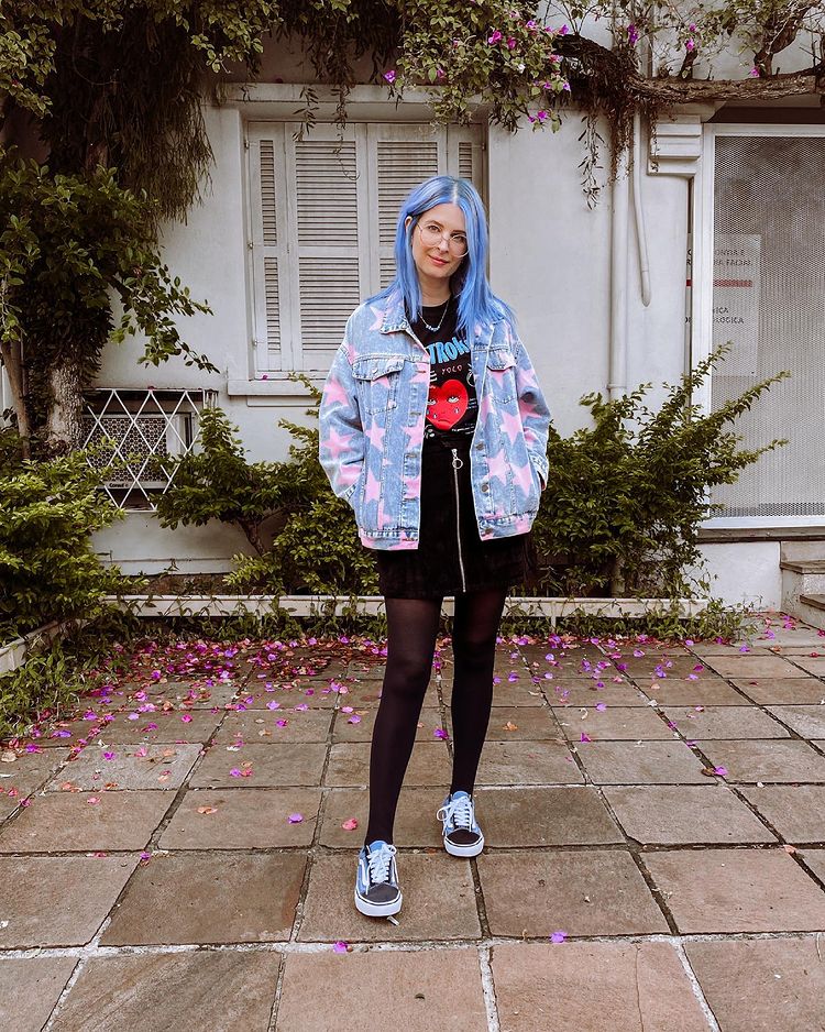 35 jeitos de usar camiseta de banda para compor looks estilosos | Capricho