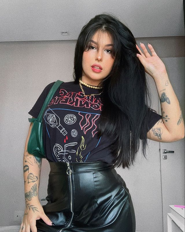 35 jeitos de usar camiseta de banda para compor looks estilosos | Capricho
