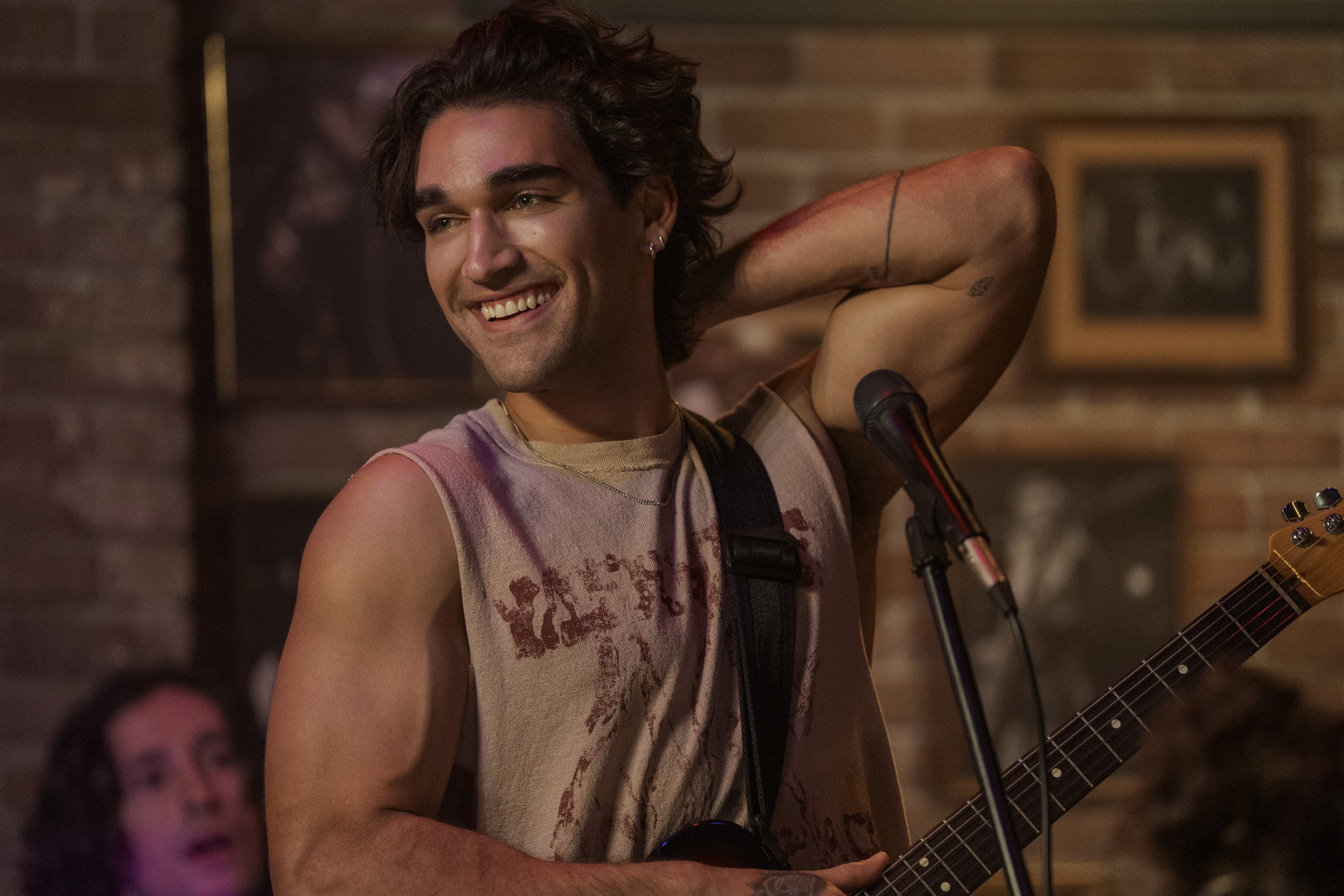 Off Campus: Josh Heuston explica significado de Yellow Haze | Capricho